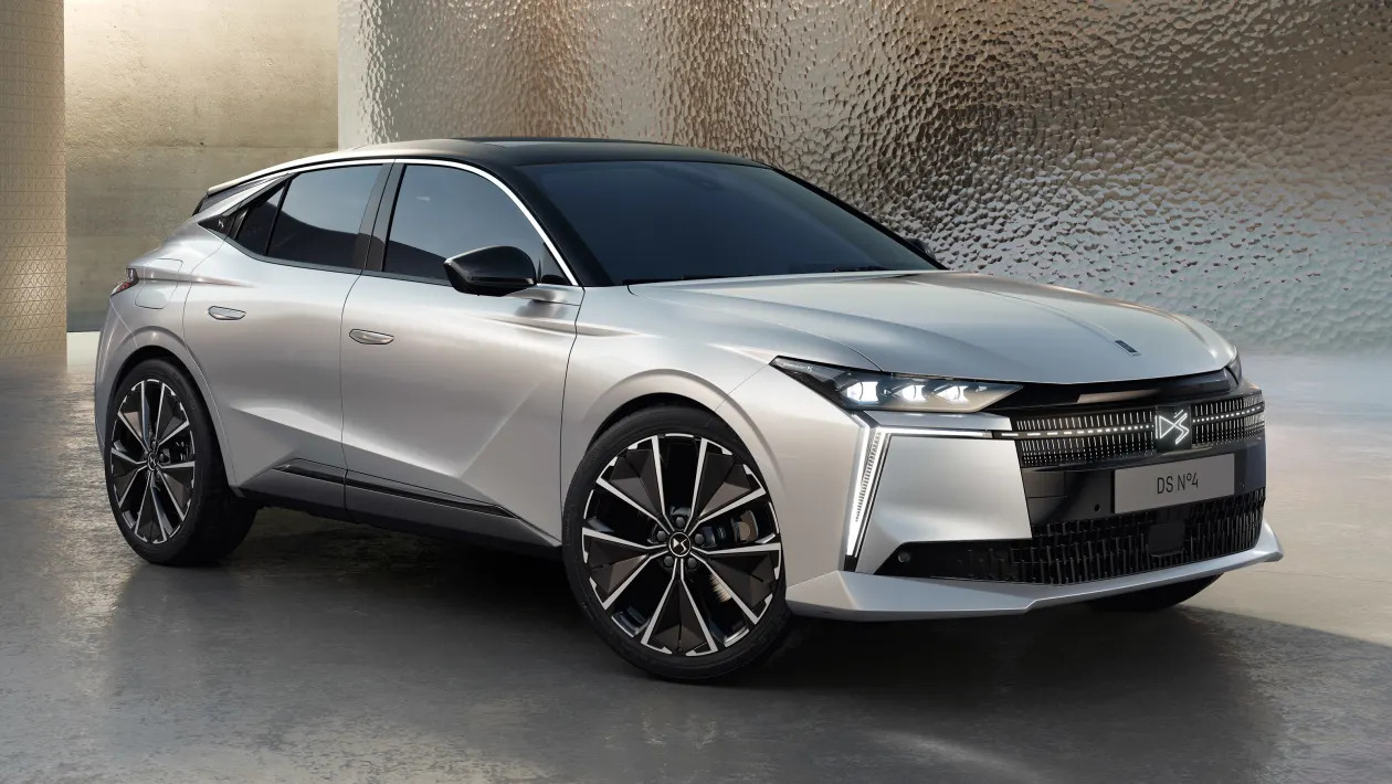 DS No4: O Nouă Provocare pentru VW Golf în Segmentul Hatchback-urilor